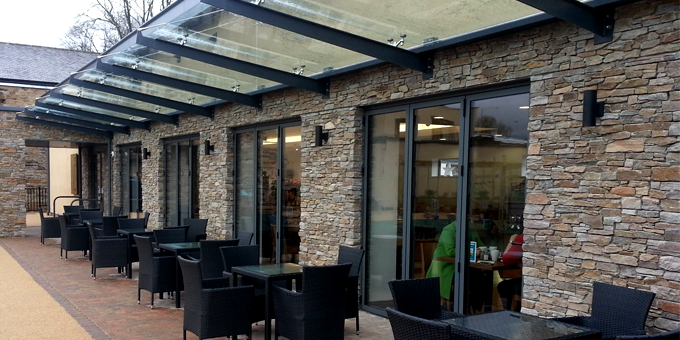 Stonepanel de Cupa en la fachada de la cafetería ‘The Café at Abakhan’