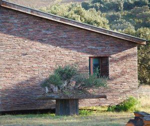 Villar del Rey Natural Stones retoma la comercialización de tejas de ...