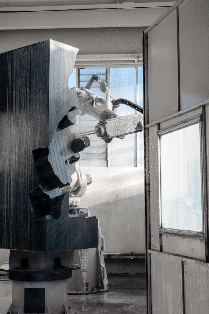 Robotor llega a España con un potente robot capaz de trabajar piezas ...